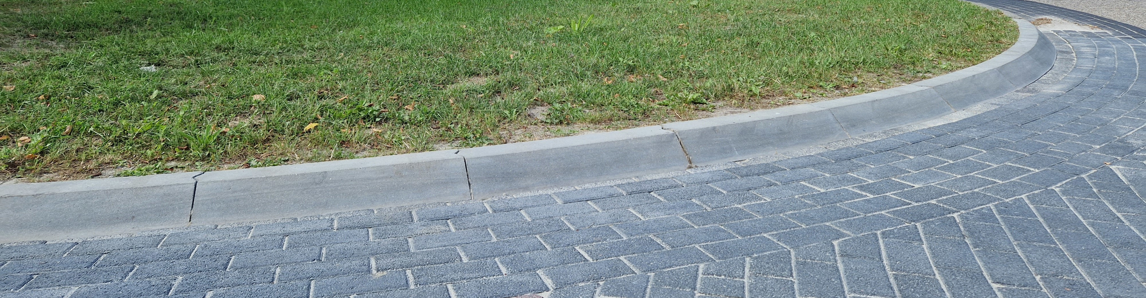 Trottoirband 18/20x25 bocht R=0,5 uitw | Kijlstra Bestrating